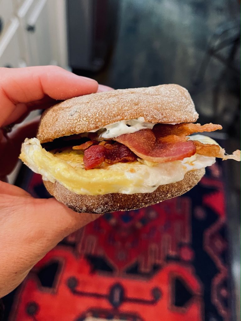 How to Make a Bacon, Egg, & Garlic Cheese Breakfast Sandwich - Life ...