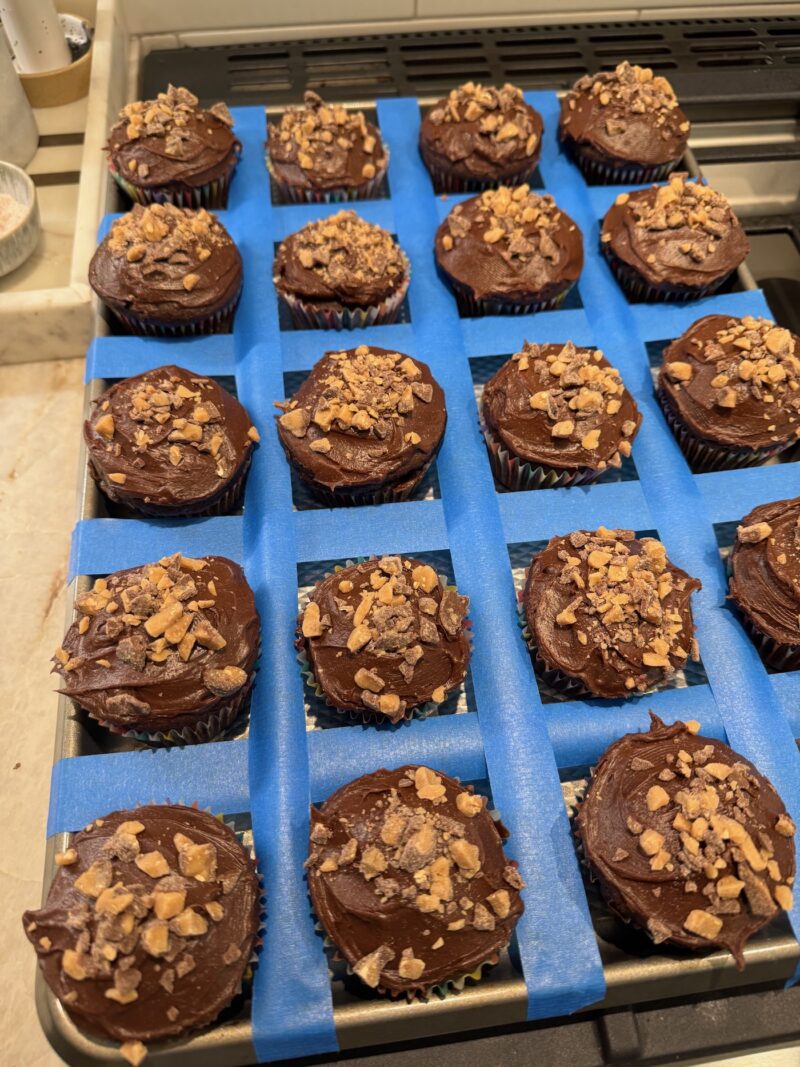 How to Easily Transport Cupcakes Using a DIY Method - Life Love Larson